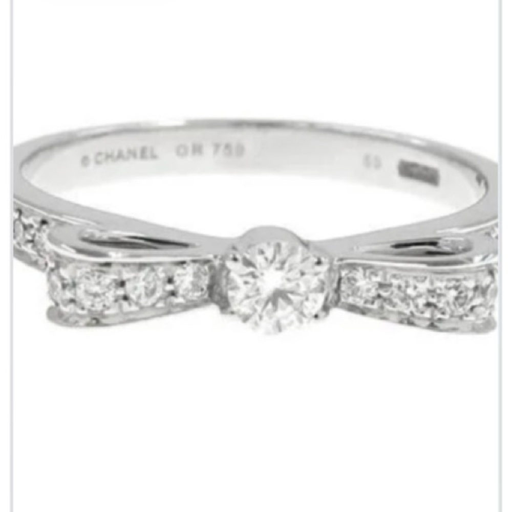 Chanel “Ruban” Ring - Gem